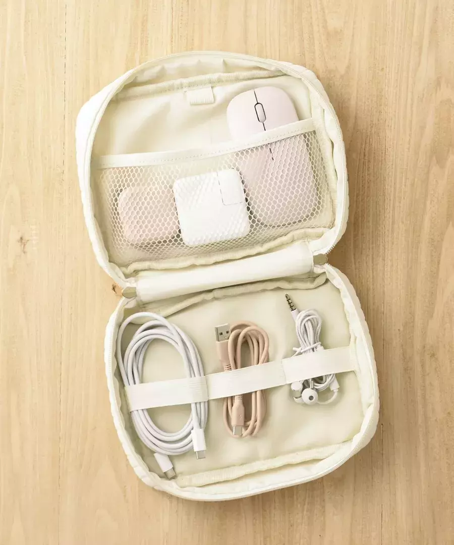 パソコンを裸で持ち運んでいる人、集合！「3COINS」PC周辺収納グッズ【コスパ名品リスト＃480】(会員限定) - ローリエプレス