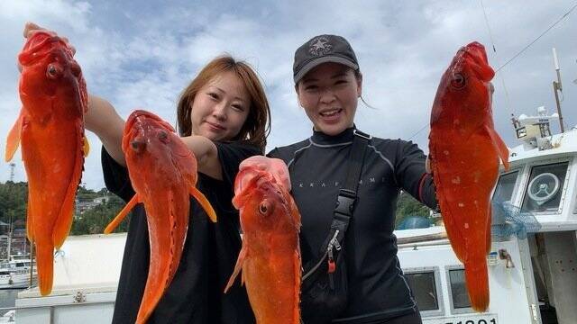 【釣果速報】今、アカハタが超積極的！静岡県久寿丸で50匹以上ゲット3名！紅葉シーズンの前に真っ赤なアカハタを獲りに行こう！ - エキサイトニュース