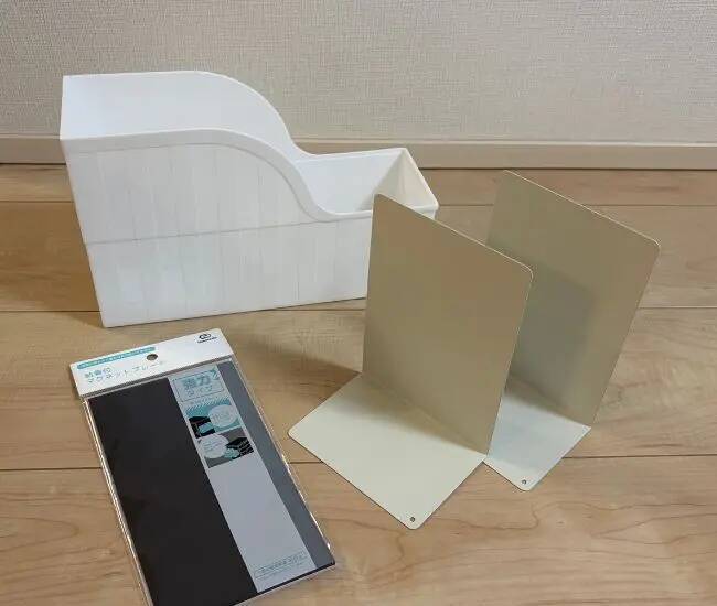 洗濯機横にラックは要りません！ 100均『ブックエンド』を貼るだけで収納が倍になった - エキサイトニュース