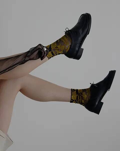 「AMERI × Tabio」のコラボソックスなんておしゃれに決まってる！ちょっぴり艶っぽいデザインに注目して (2024年1月19日) - エキサイトニュース