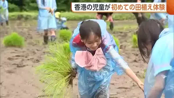 香港の児童が“田植え”に挑戦！スタディツーリズムに力入れる新潟・新発田市「体験通じて世界に売り込みたい」 - エキサイトニュース