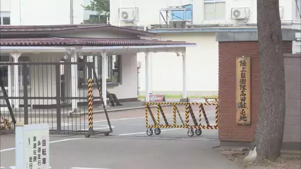 ホテルで一緒の部屋に入った面識のない部外者の顔面を複数回平手打ちする暴行 31歳の3等陸曹を停職1か月の懲戒処分「深く反省している」 新潟 ...