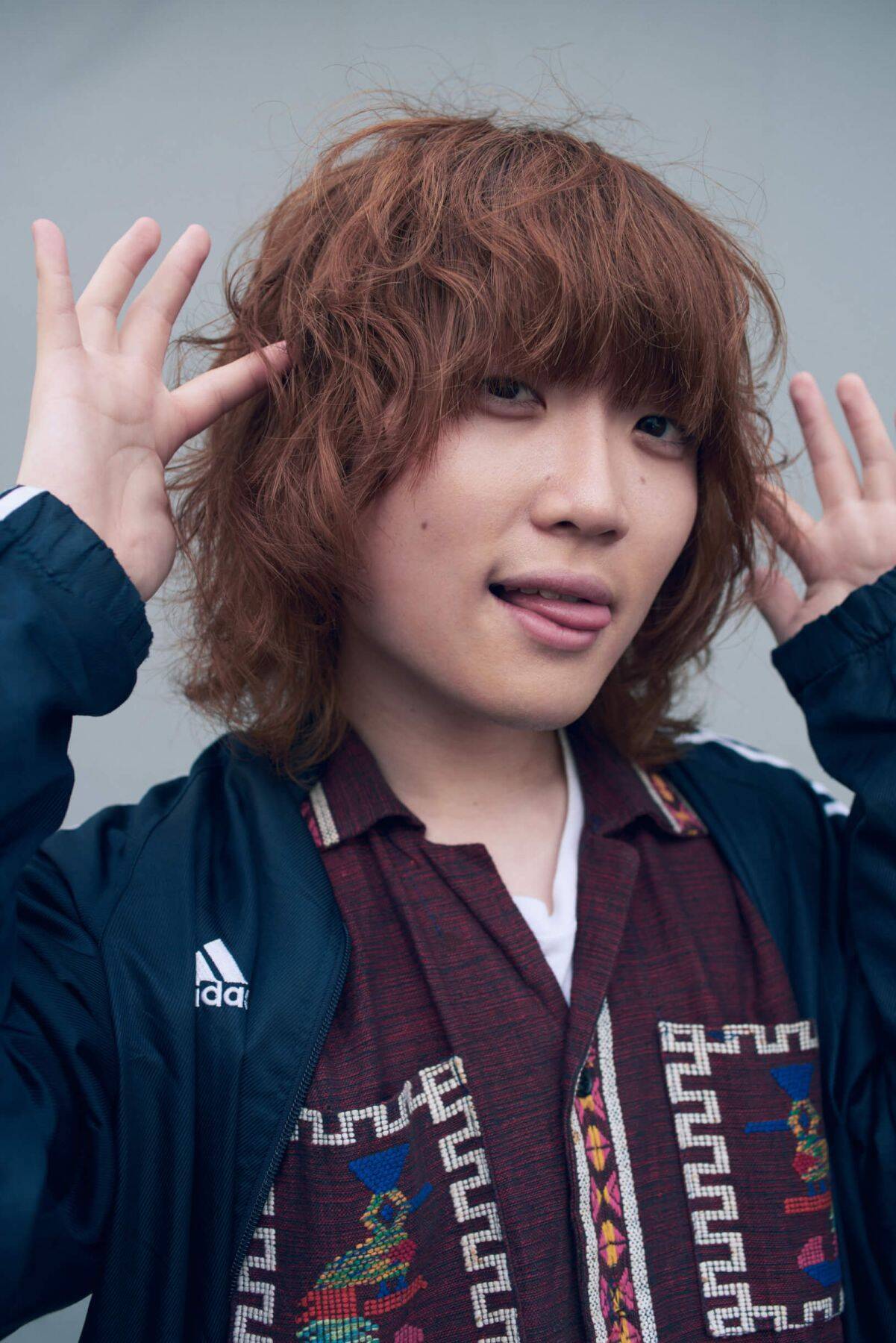 「どんな音楽かをあえて言葉で説明するなら、宇宙人っぽい感じ」──um-humインタビュー、それぞれのルーツをブレンドした新鋭バンドを紐解く ...