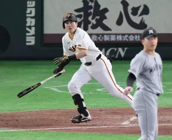 【巨人】泉口友汰 捕球と同時にベース踏む〝時短ゲッツー〟完成させピンチ脱出 打っても4試合連続安打 - エキサイトニュース