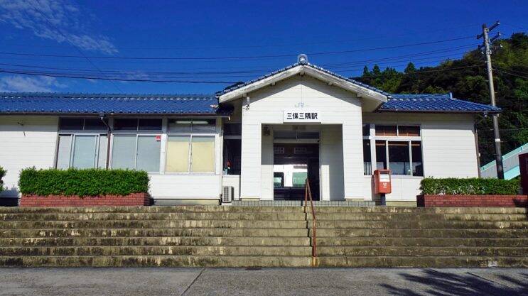 屋根瓦と同じ位素晴らしいうろこ雲【木造駅舎巡礼10】山陰本線24 (2021年2月12日) - エキサイトニュース