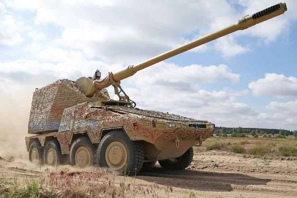 砲塔のなか無人!? 巨大タイヤ式自走砲「RCH155」ウクライナ導入へ KMW (2022年12月13日) - エキサイトニュース