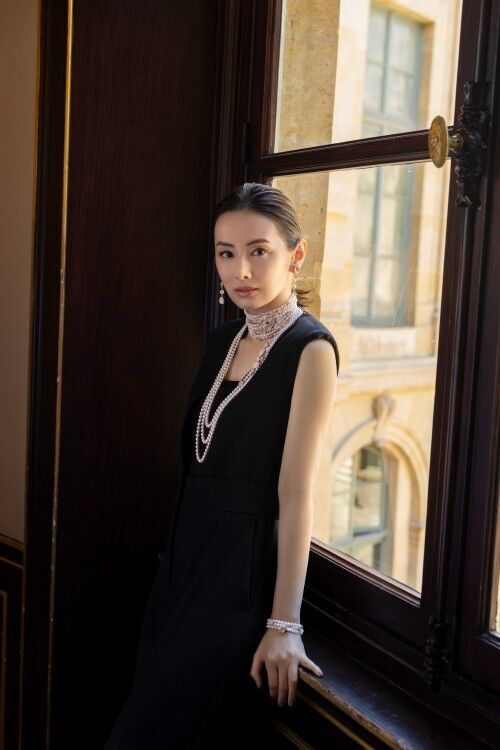 MIKIMOTO、新作ハイジュエリー「Les Pétales」をパリで発表。北川景子が纏う“花びら”の煌めき(2025年7月24日)｜ウーマンエキサイト(1/4)