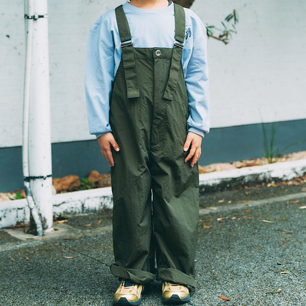 兄弟ペアコーデは【ooju】のサロペットが万能すぎた！ 外遊びも街コーデもOK！ | HugMug｜ウーマンエキサイト