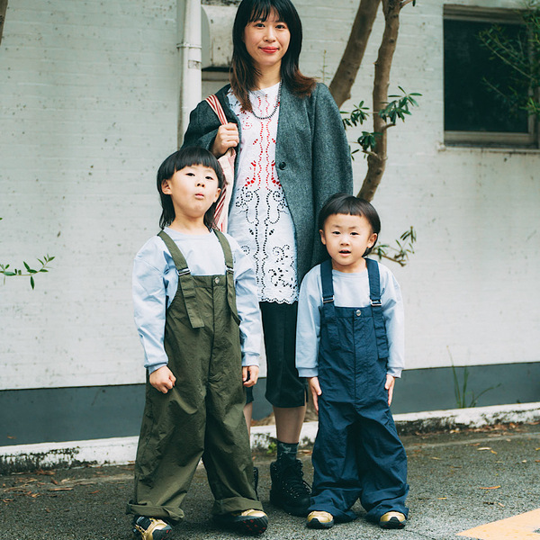 兄弟ペアコーデは【ooju】のサロペットが万能すぎた！ 外遊びも街コーデもOK！ | HugMug｜ウーマンエキサイト