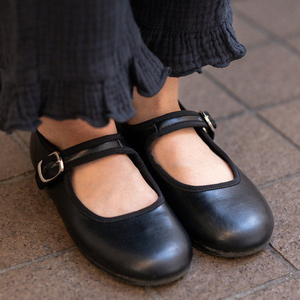 おしゃれを上品に仕上げるモノトーンコーデ！ニットやスウェードで季節感アップ | HugMug｜ウーマンエキサイト