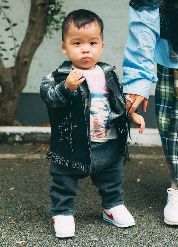 チェック×タイダイ染めで秋を満喫！ おしゃれ親子のリンクコーデ | HugMug｜ウーマンエキサイト